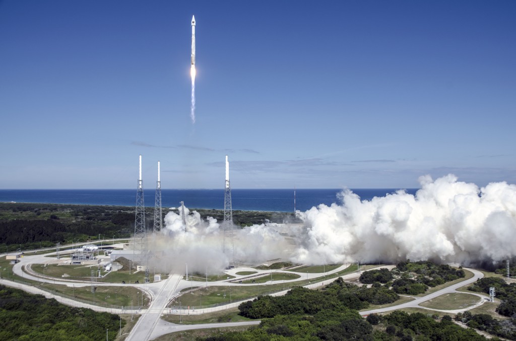 Photos: Atlas 5 soars into space with GPS satellite – Spaceflight Now