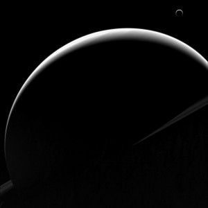 Crescent Saturn and Titan seen by Cassini – Spaceflight Now