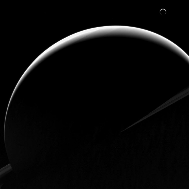 Crescent Saturn and Titan seen by Cassini – Spaceflight Now