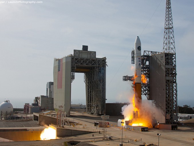 Photos: Atlas 5 powers NRO payload into the night – Spaceflight Now