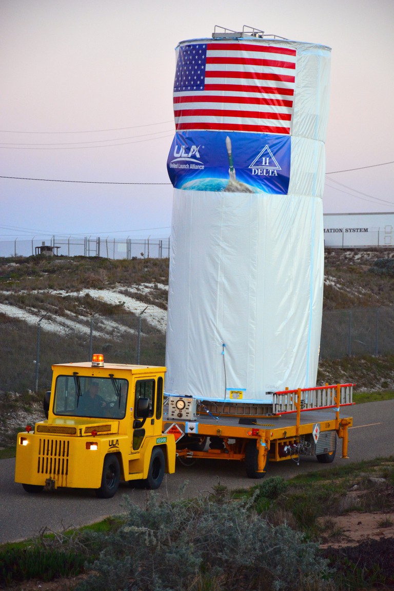 Photos: SMAP joins Delta 2 rocket – Spaceflight Now