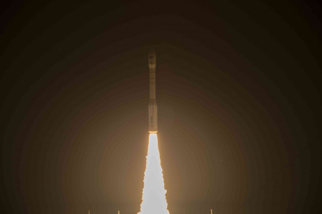 Photos: Vega launch lights up French Guiana – Spaceflight Now