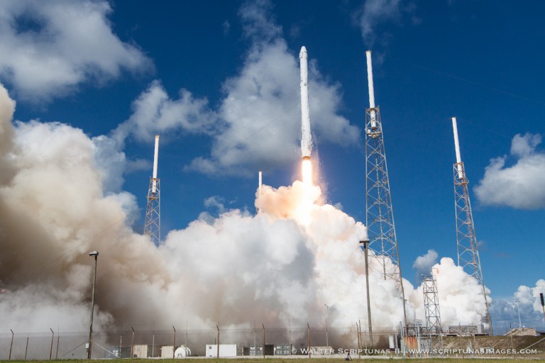 Photos: Falcon 9 blasts off, then breaks apart in mid-air – Spaceflight Now