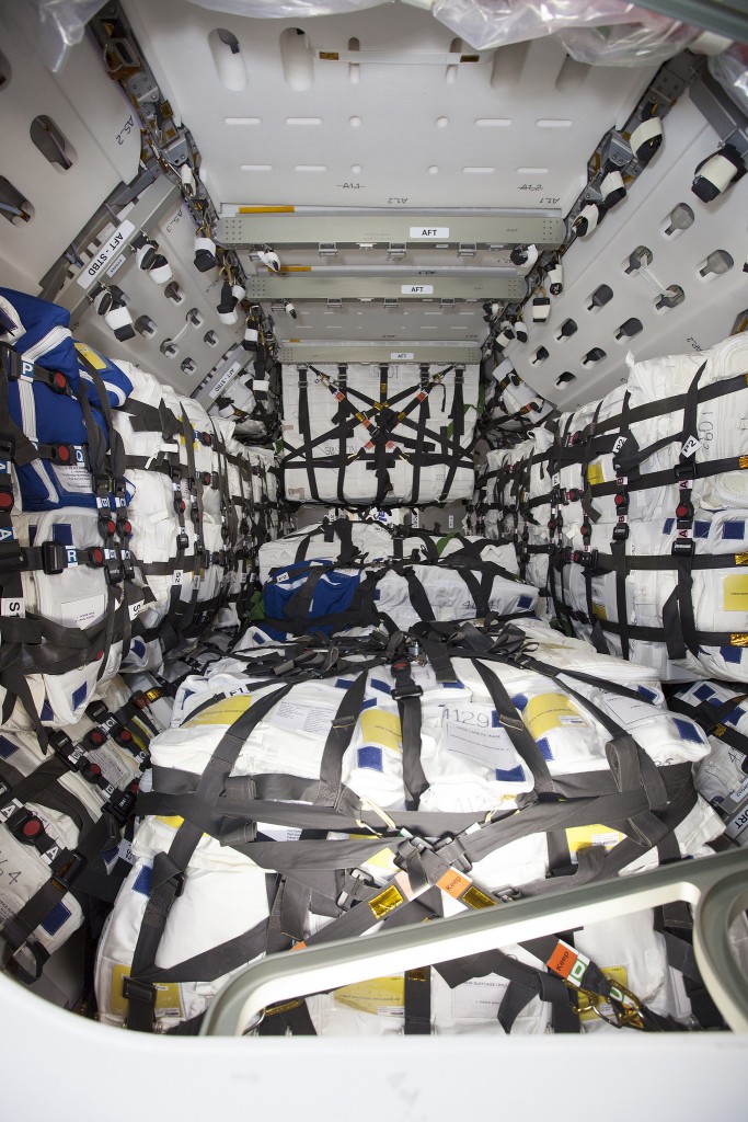 Bags are packed inside Cygnus commercial cargo freighter – Spaceflight Now