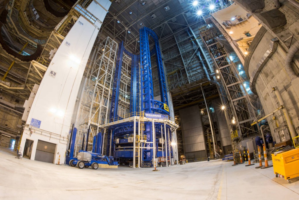 NASA completes SLS design review, confirms rocket to be orange ...