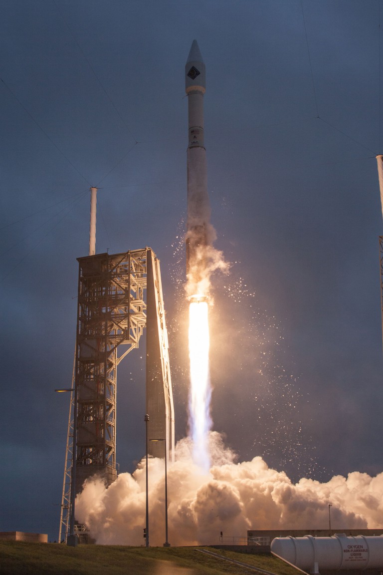 Photos: Atlas 5 rocket aims for International Space Station ...