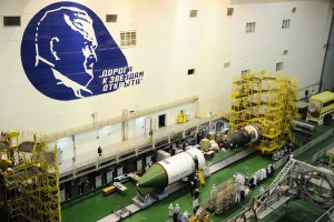 Progress cargo craft rolled out for launch to space station ...