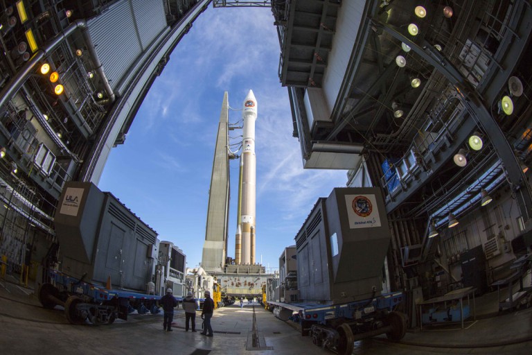 Photos: More rocket rollout shots – Spaceflight Now