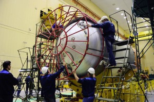 Progress cargo craft rolled out for launch to space station ...