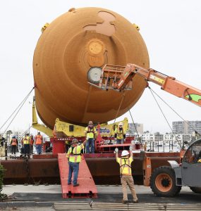 Photos: Shuttle tank arrives in California – Spaceflight Now