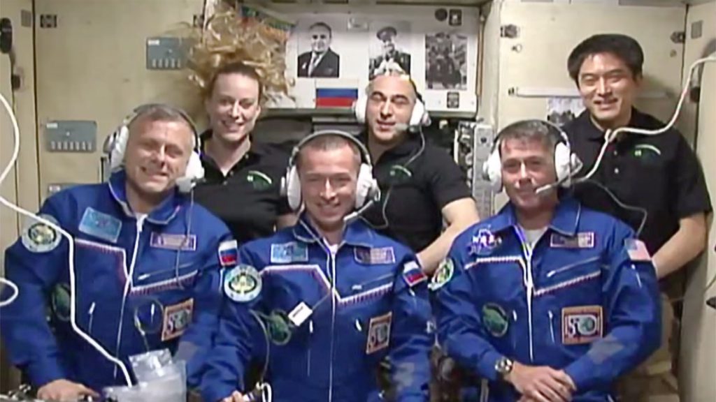 Soyuz spacecraft delivers three new residents to space station ...