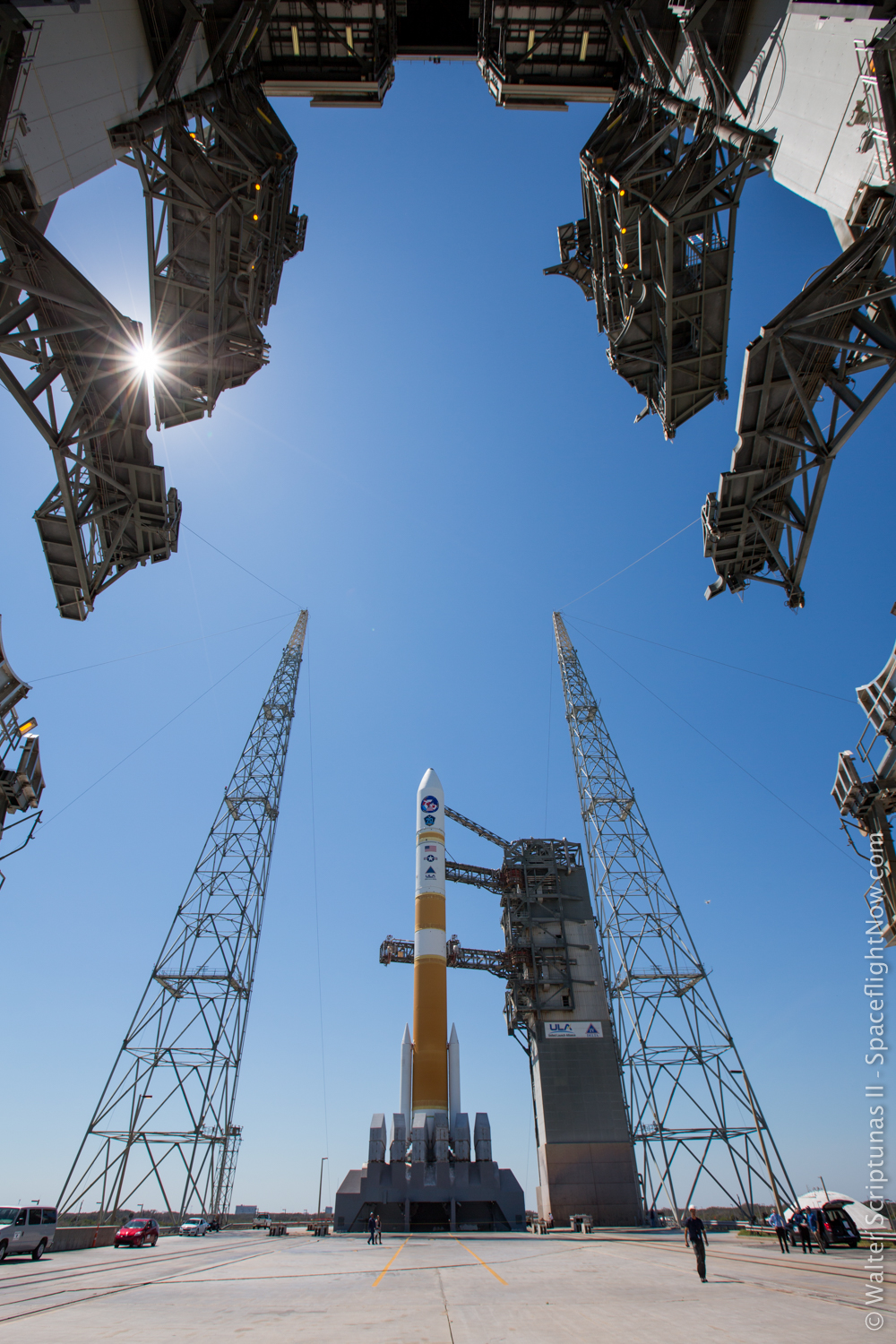 Photos: Additional shots of successful Delta 4 rocket launch ...