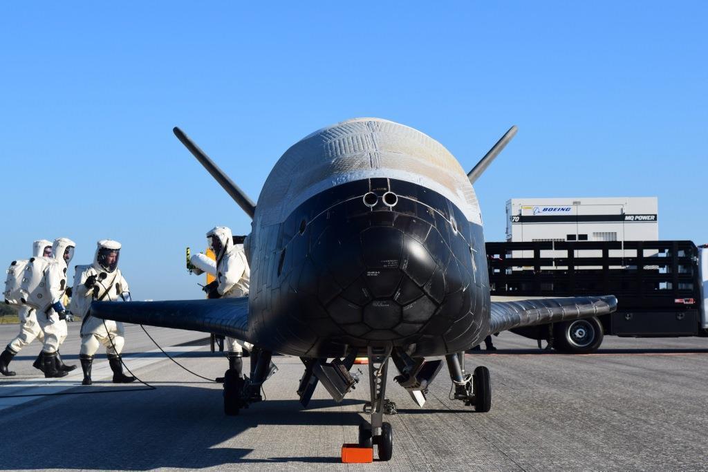 Photos: Sunday’s return of X-37B after 718 days in space – Spaceflight Now