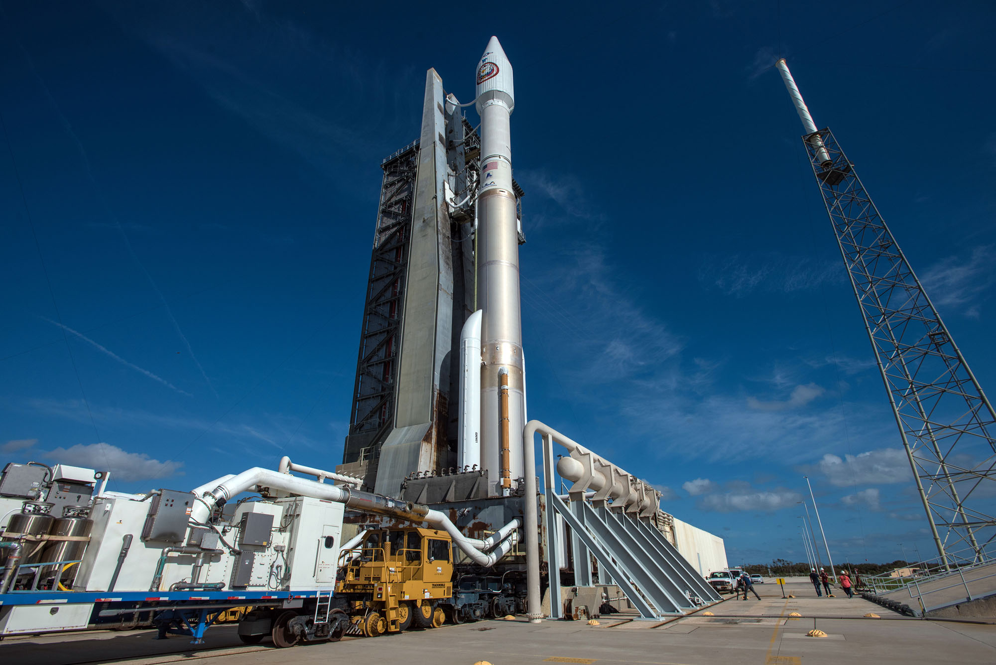 Photos: Atlas 5 returns to pad for night owl launch – Spaceflight Now