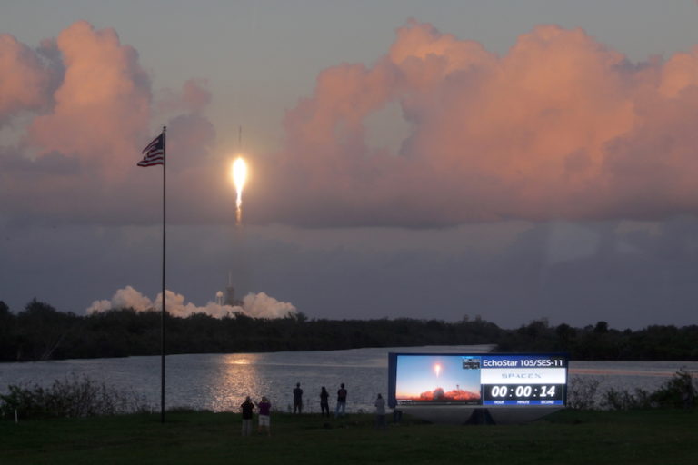Photos: Falcon 9 rocket lifts off at twilight – Spaceflight Now