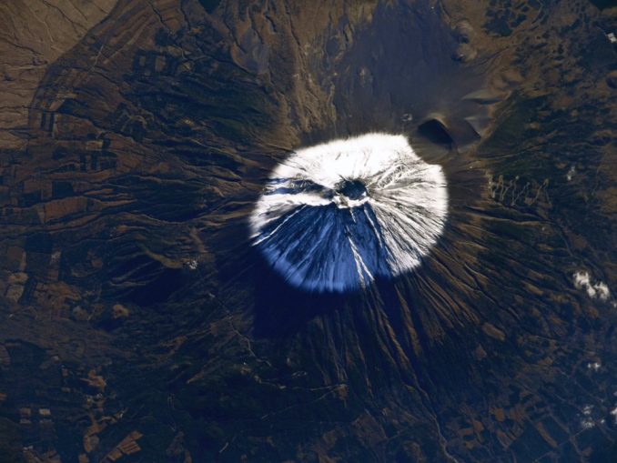 Video: Tribute to NASA’s retiring George Diller – Spaceflight Now