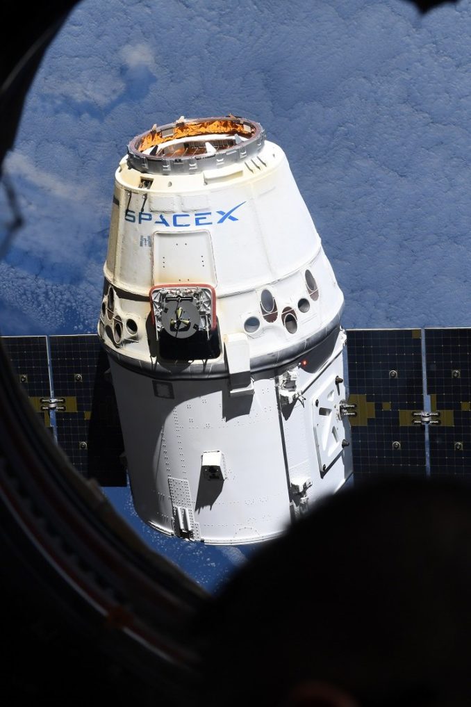 Commercial cargo craft splashes down in Pacific Ocean after station ...