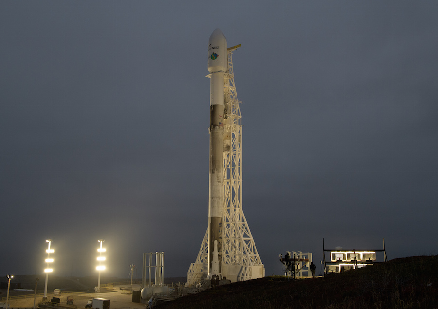 Photos: Falcon 9 rocket on the launch pad at Vandenberg – Spaceflight Now
