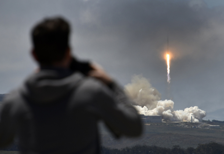 Photos: Blues skies make for spectacular Falcon 9 launch in California ...