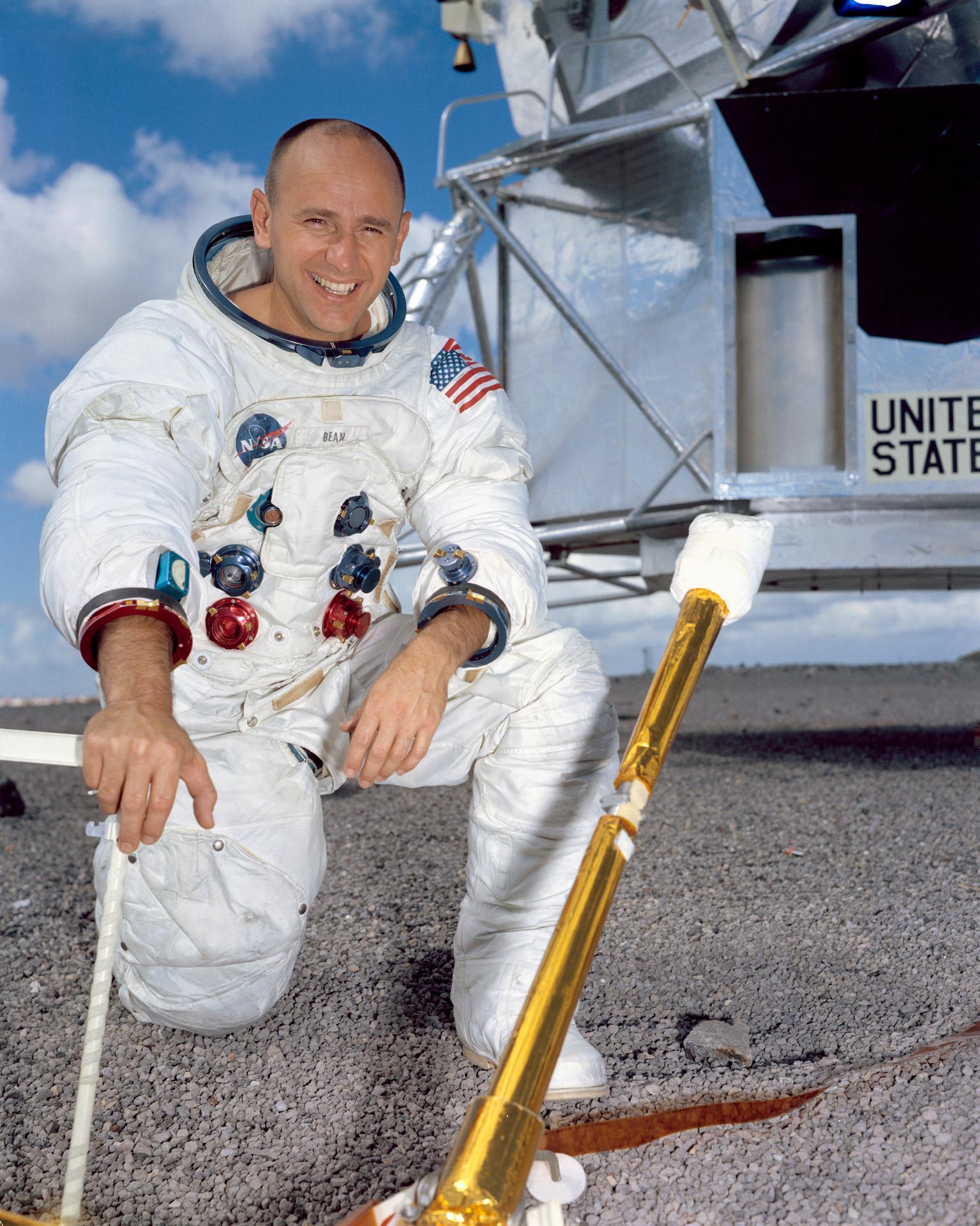Alan Bean, moonwalker turned artist, dies at 86 – Spaceflight Now