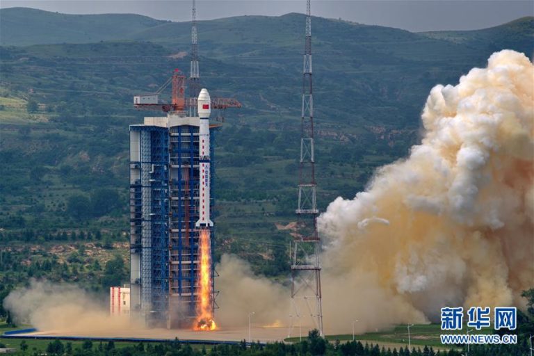 Long March 4B rocket lofts Chinese Earth-observing satellite ...