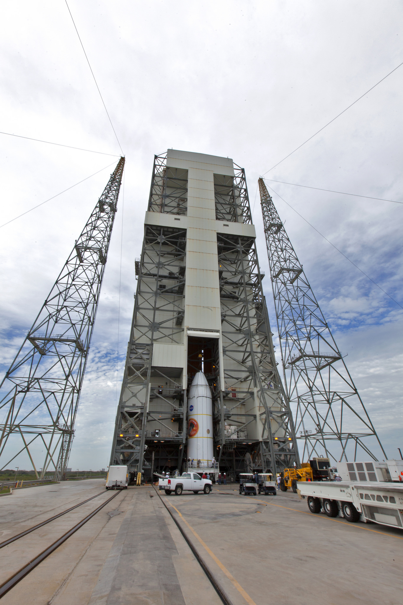 Photos: Parker Solar Probe closed up inside Delta 4 fairing for launch ...