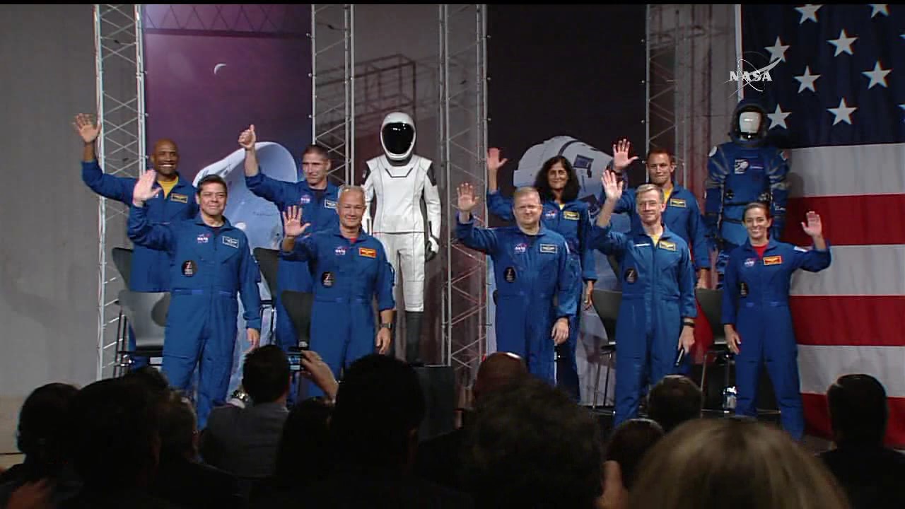 NASA reveals crews for first flights of commercial spaceships ...