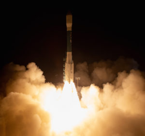 Photos: Final Delta 2 launch shines before dawn in California ...