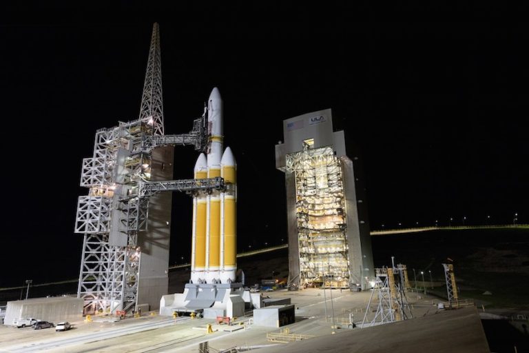 Photos: Delta 4-Heavy blasts off from Vandenberg – Spaceflight Now