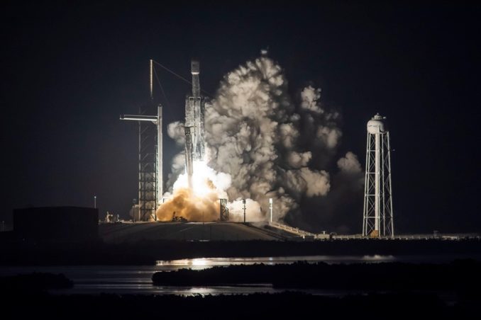 More photos from SpaceX’s first Falcon Heavy night launch – Spaceflight Now