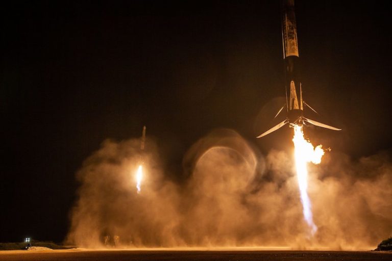 More photos from SpaceX’s first Falcon Heavy night launch – Spaceflight Now