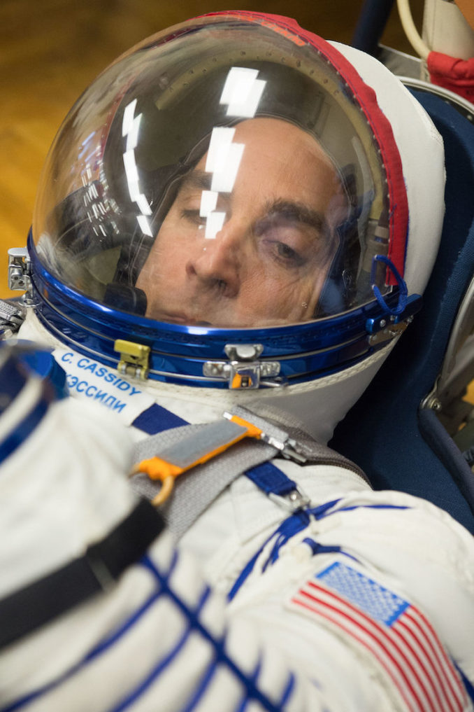 Video and photos: Three-man crew launches from Kazakhstan – Spaceflight Now