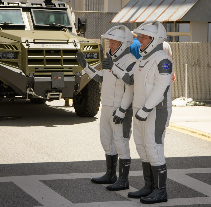 Dragon crew runs through launch day dress rehearsal – Spaceflight Now