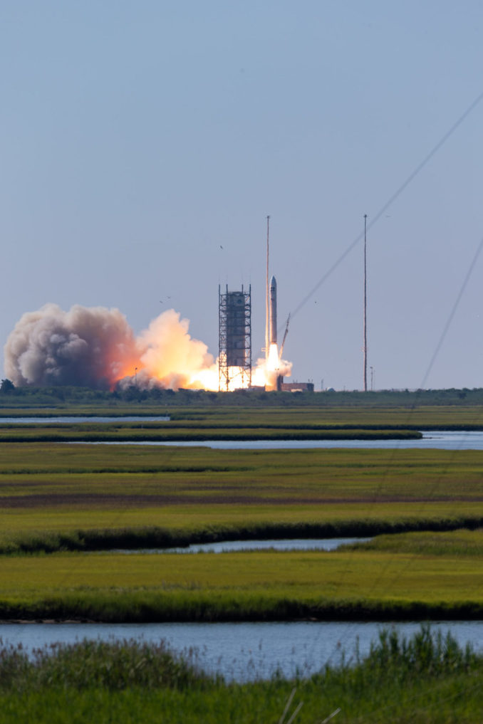 Photos: Minotaur rocket vaults into orbit from Virginia – Spaceflight Now