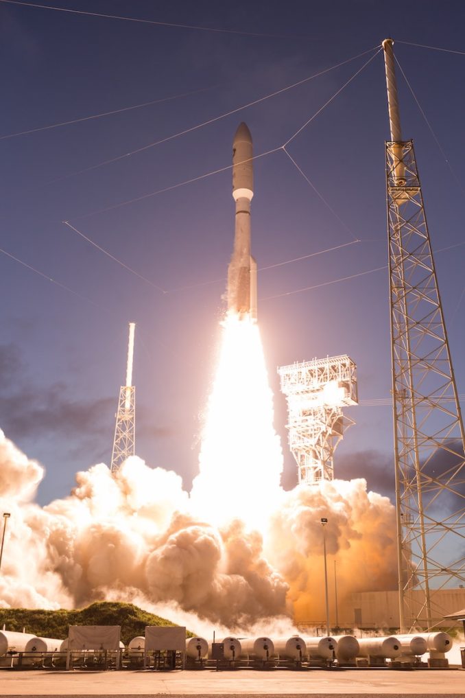 Photos: Atlas 5’s stunning climb to space at sunset – Spaceflight Now