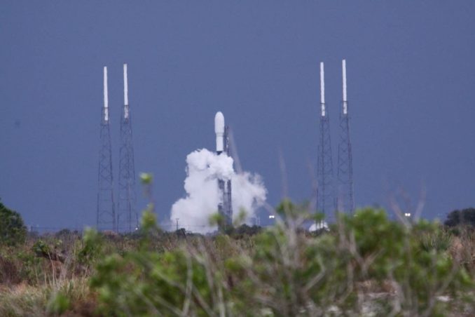 Photos: Falcon 9 test-fired before Starlink launch – Spaceflight Now