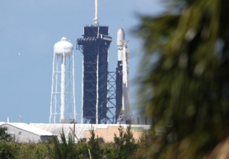 Photos: Falcon 9 stands ready for weekend launch – Spaceflight Now