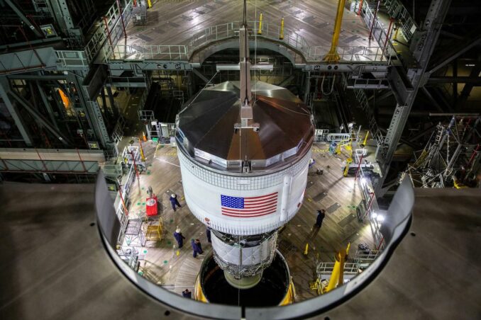 Upper stage added to SLS stack in Vehicle Assembly Building ...