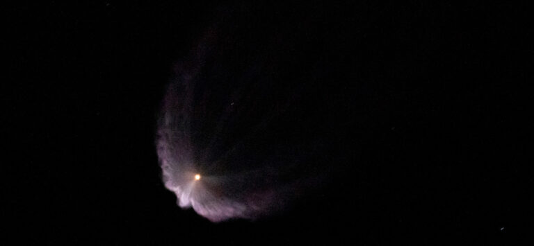 SpaceX launches first full batch of laser-equipped Starlink satellites ...