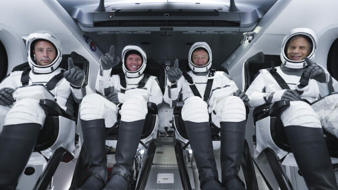 First-of-its-kind commercial astronaut mission heads for space station ...