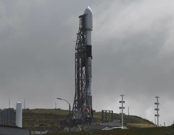 Photos: Falcon 9 rocket vertical on Vandenberg launch pad – Spaceflight Now