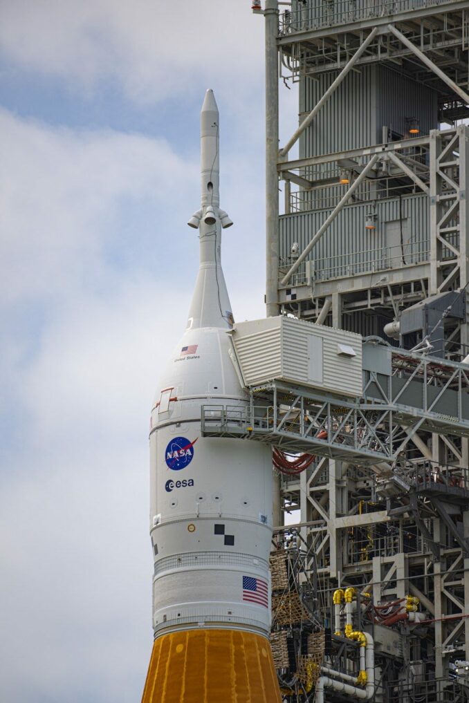 Photos: Close-ups of NASA’s moon rocket on the launch pad – Spaceflight Now