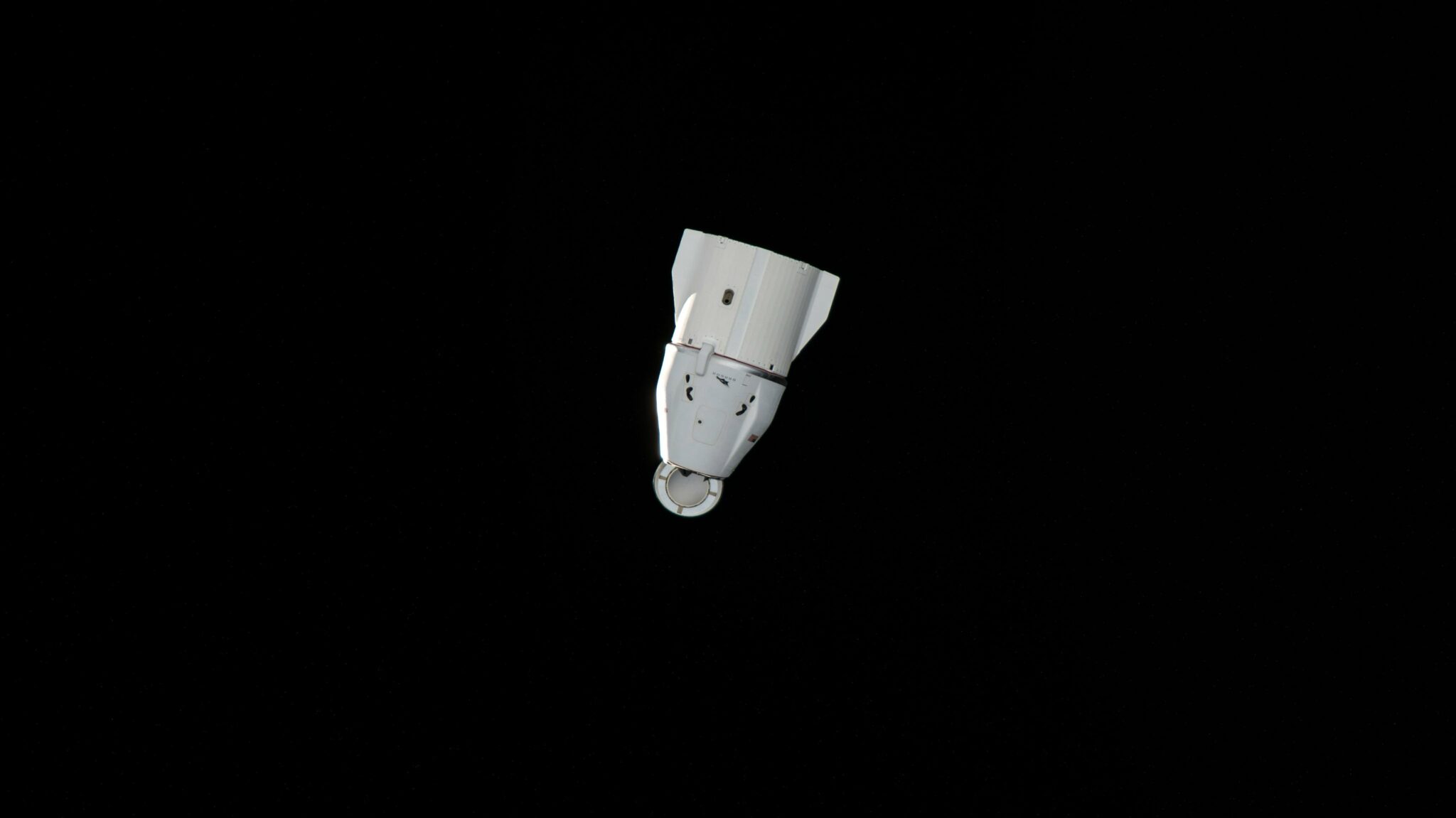 Spacex Cargo Capsule Returns To Earth With Leaky Nasa Spacesuit