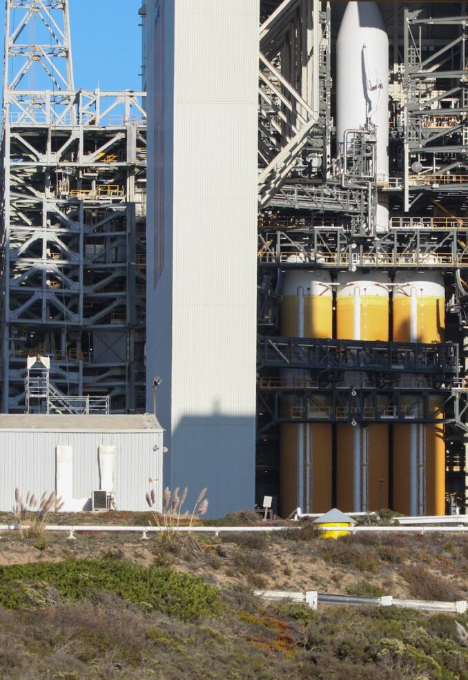 Photos: Delta 4-Heavy rocket on the launch pad in California ...