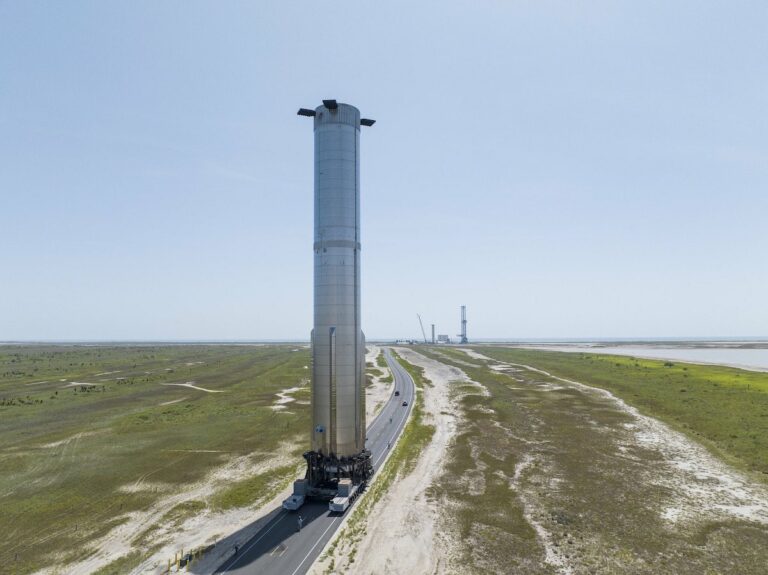 SpaceX ready for 33-engine test of Starship’s Super Heavy booster ...