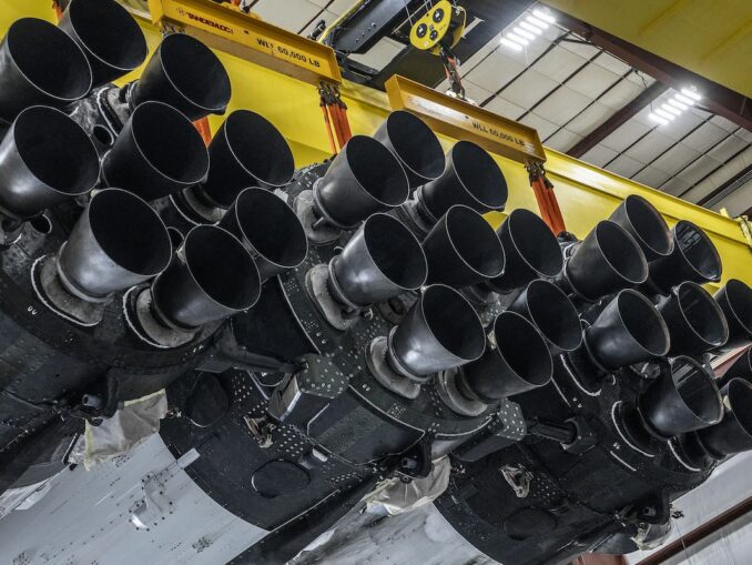 Newly-released videos show SpaceX payload fairing coming back to Earth ...