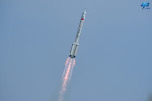 Chinese astronaut launch breaks record for most people in orbit ...