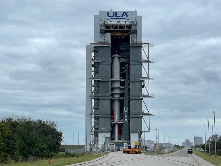 ULA stacks Vulcan rocket for the first time ahead of Jan. 8 debut ...