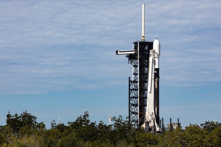 SpaceX, Intuitive Machines launches robotic lander to the Moon ...