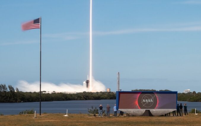 SpaceX launches Falcon 9 rocket on Starlink mission from Kennedy Space ...